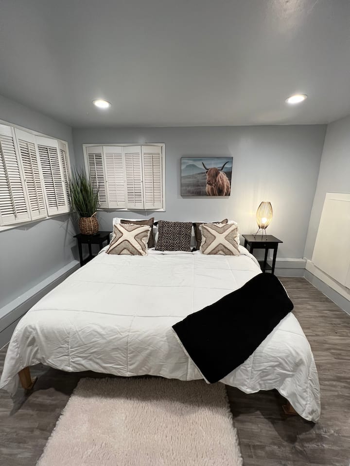 Bedroom W/ Private Entrance 1 Block From Sofi - El Segundo, CA