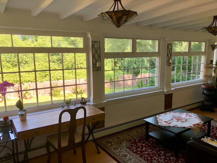 Charming Guest Wing In A Secluded Carriage House - Oyster Bay, NY