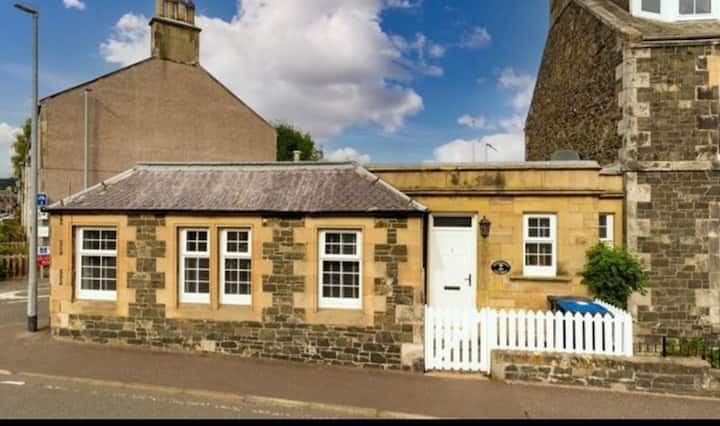 Quirky 2 Bedroom Cottage In Central Location - Peebles