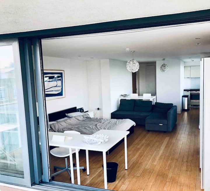 Studio With Balcony Near Shoreditch - London