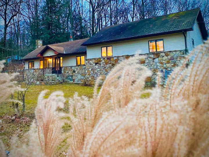 Relaxing Home Near Ohiopyle State Park - Ohiopyle, PA