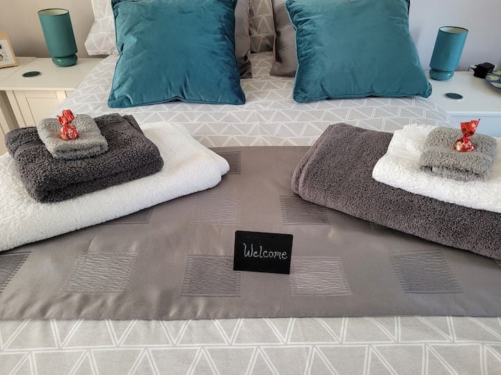 Magpie House. Penthouse En Suite Room. - Maldon