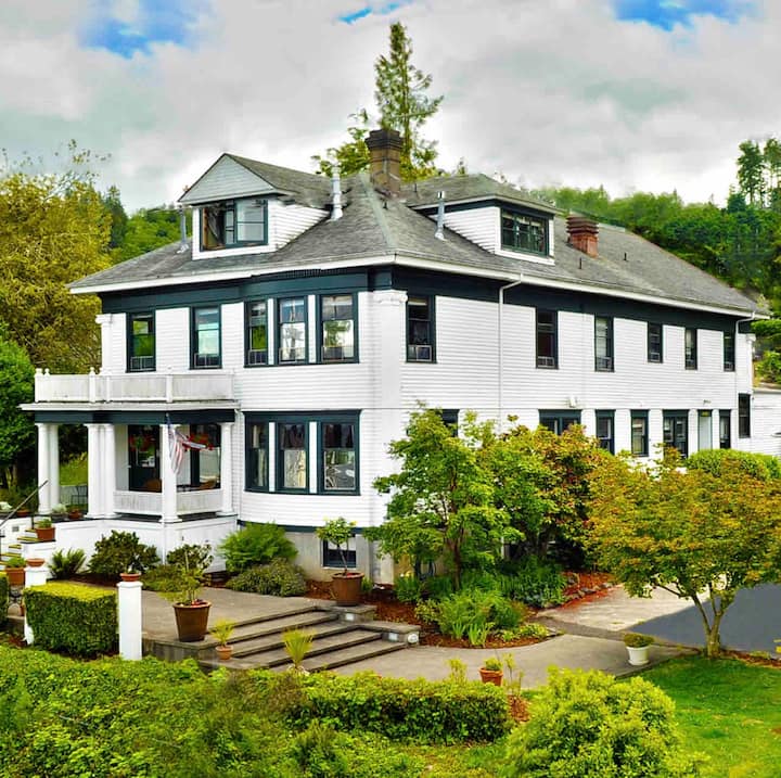 Rosebriar Mansion: 7br/7.5ba + Chef Kitchen/dining - Astoria, OR