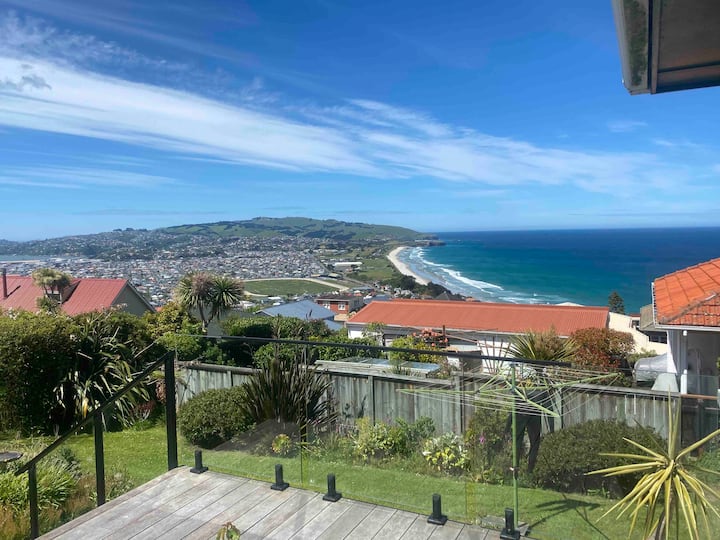 St Clair Holiday House - Beach & Sea Views - Dunedin