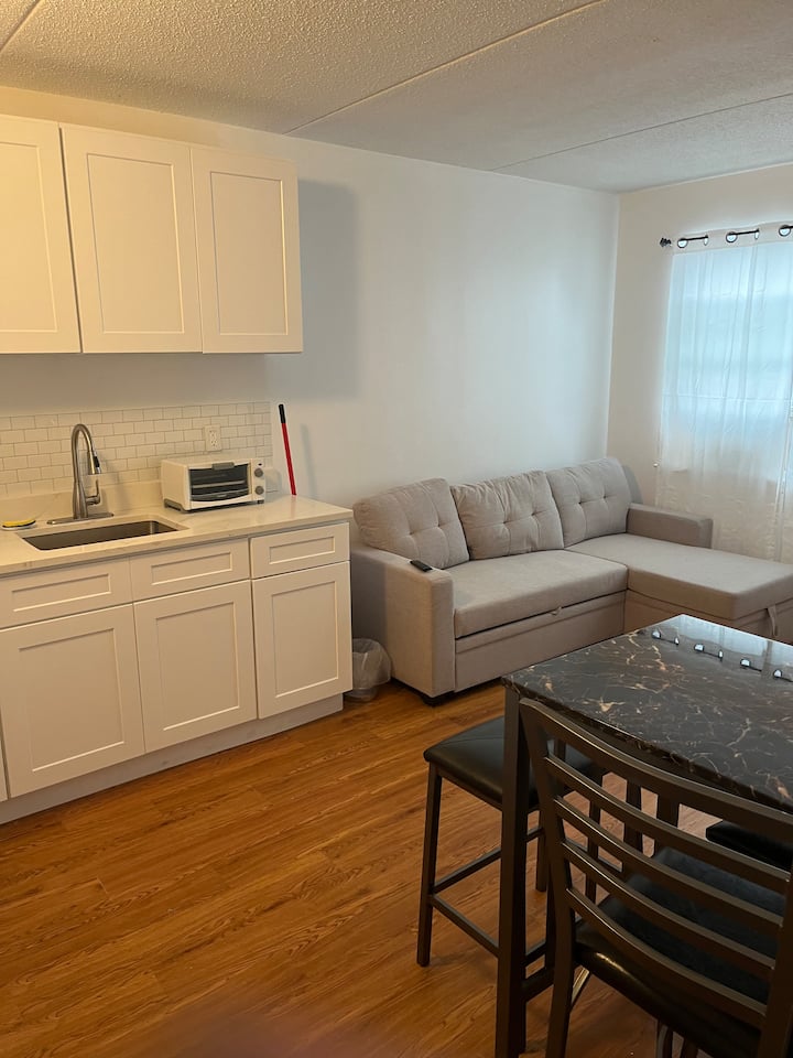 Private 1 Bedroom In Bushwick Townhouse - Elmhurst - Queens NY