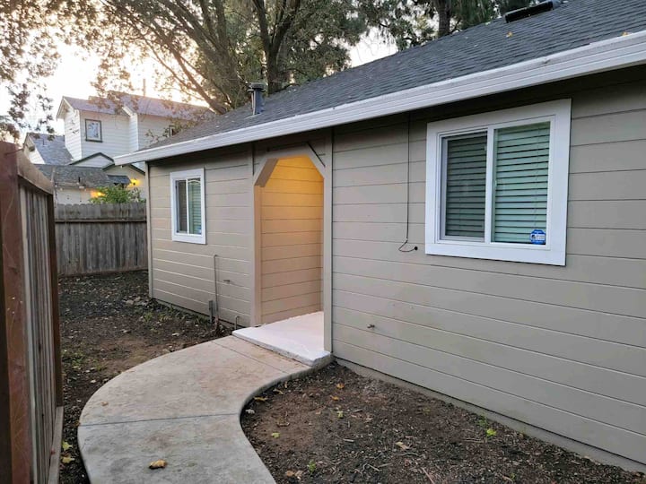 💙Travelers Dream 💤 Comfy Cozy Cottage Walk To Bart - Concord, CA