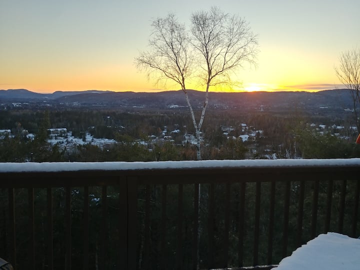 Modern 2 Bedroom With Great Mountain Views. - Mont-Tremblant
