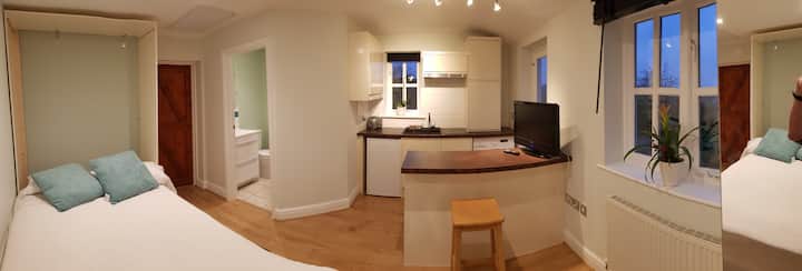 Self Contained Studio Nr Kl Station & Warners - Angleterre