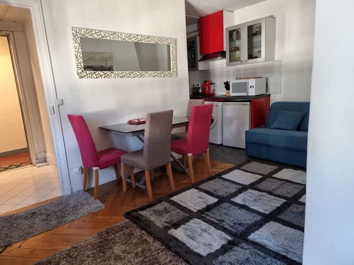 Historical Heart Of Paris - Paris