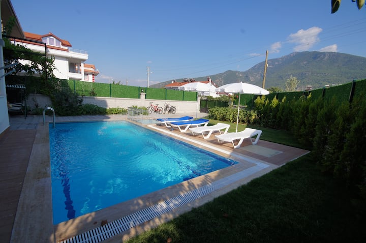 Fethiye'de Havuzlu Dağ Manzaralı 3+1 Lüks Daire - Çalış Beach