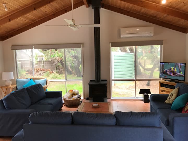 Moggs Creek Beach House -300m To Beach/wifi/foxtel - Fairhaven