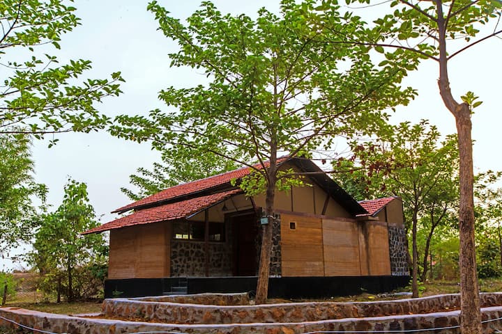 Villa With Private Pool In Bandhavgarh - Bandhavgarh