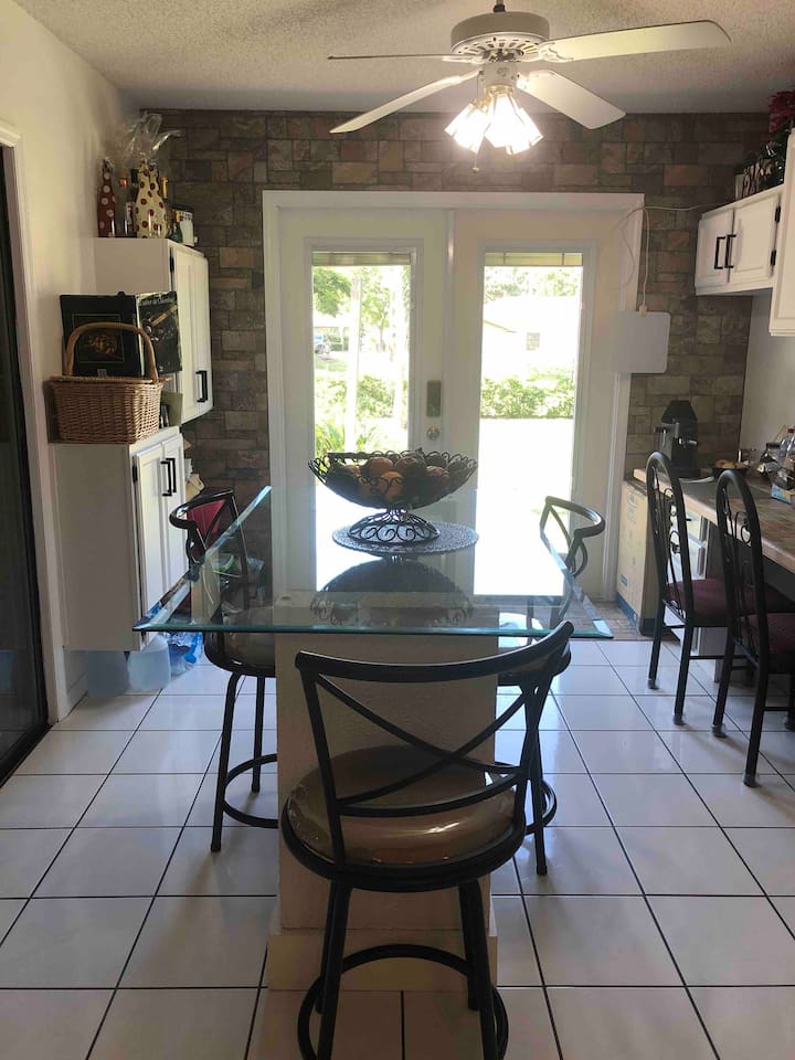 Paradise Room #3 With Back Door & Private Park - DeLand, FL