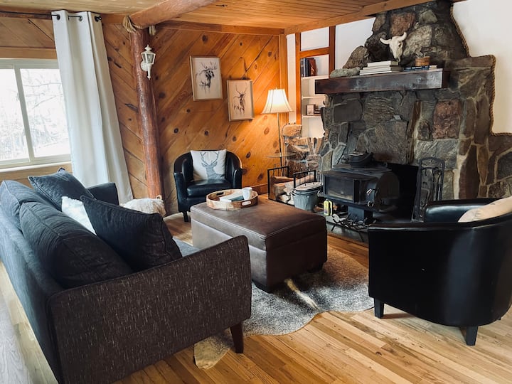Cozy Cabin. Hot Tub. Fire Pit. Sleeps 8. - Colorado
