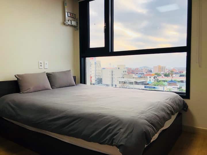 #정안# 2박이상 할인 , 공항 최단거리 , 세탁,간단취사,Ott 가능(최대 2인) - Jeju-do