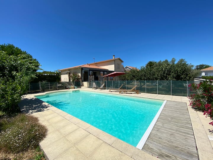 Grande Maison Avec Piscine, à 200m De La Plage ! - Châtelaillon-Plage