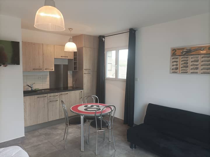 Petite Maison Dans Propriété - Villeneuve-sur-Yonne