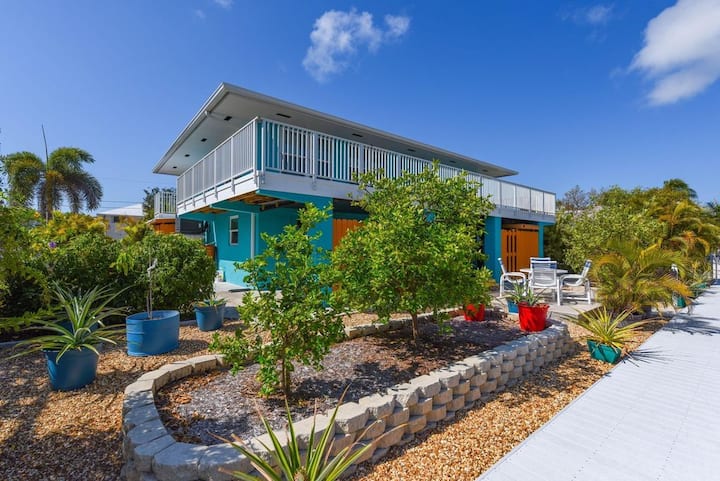 Aquahouse Paradise
Easy Access To The Ocean - Big Pine Key, FL