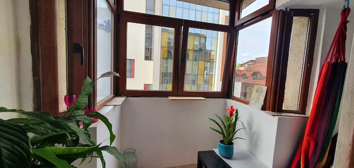 A Simple Room With Balcony /Piata Romana - Bukarest