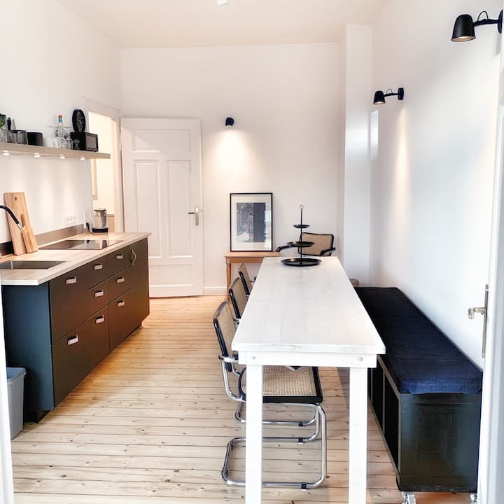 Die Suite - Lichtverwöhnter Altbau Mit Balkon - Sonnenberg