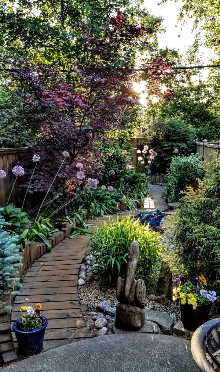 Charming Cozy Home In Leslieville. - Toronto, ON