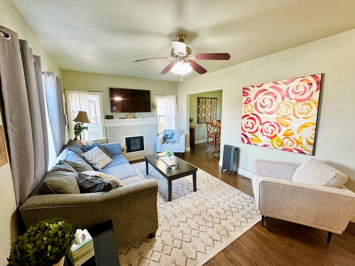Ivy Cottage Getaway - Oklahoma City, OK