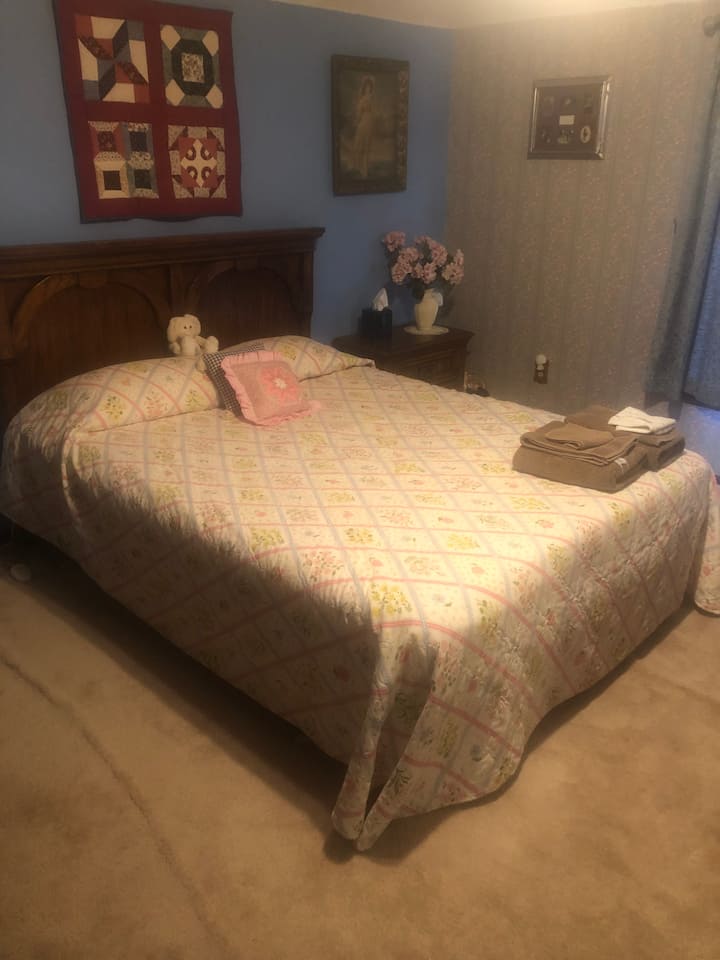 Comfortable Loft Bedroom In Quiet Closet-de-sac - Overland Park, KS