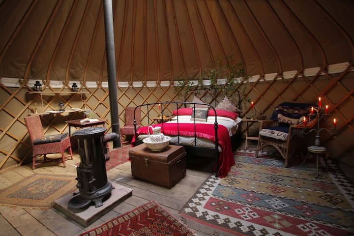 Yurt With Fab Walks To Cosy Pubs River In Woodland - Petersfield