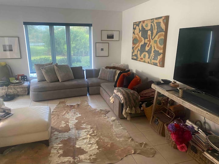 Modern 2 Bed/2 Bathroom In Beautiful Naples. - Naples, FL