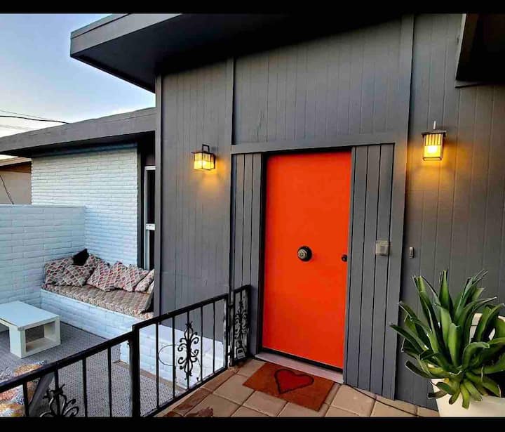 Mid Century Modern  W/ Pool & Views Of Mountains - Palm Desert, CA