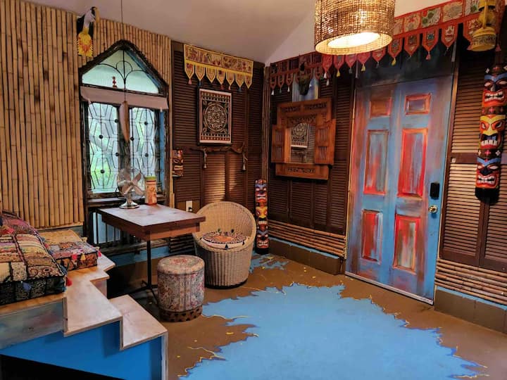 Tiki Hut Orlando - Orlando