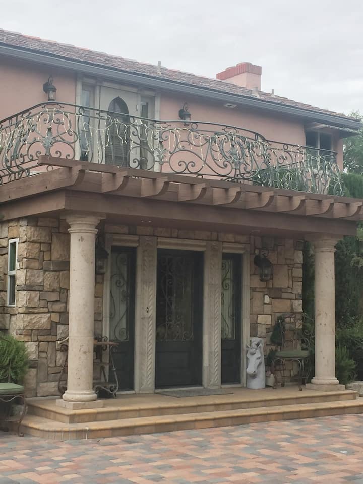 The Serventi Villa 
3 Bedroom Home In Bishop Ca - Bishop, CA