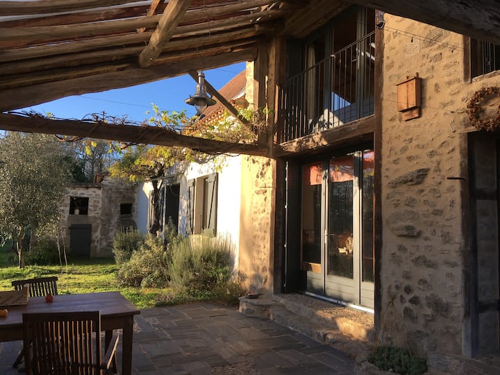 A L'orée Des Bois, à Deux Pas D'un Plan D'eau - Nontron