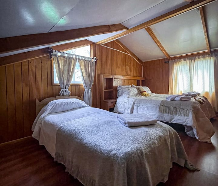 Habitación, Cama 2 Pl Y 1 Pl. Con Baño Compartido - Futaleufú