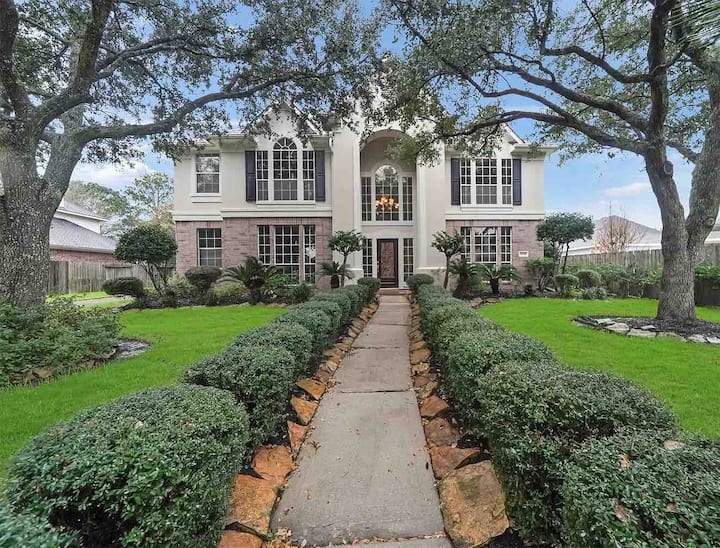 Beautiful 4 Bedroom, 3.5 Bathroom Residential Home - Tomball, TX