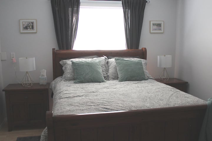 Spacious 1 Bedroom Near Hospital - Courtenay