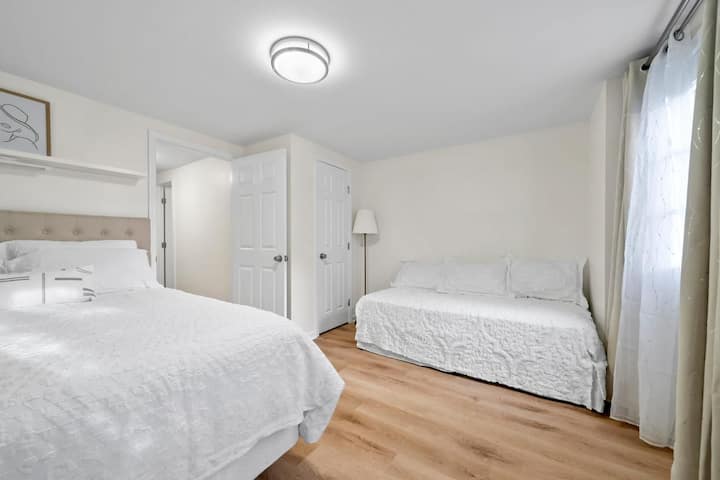 Modern, Comfy & Private ~ 5★ Location ~ ♛Queen Bed - Acworth, GA