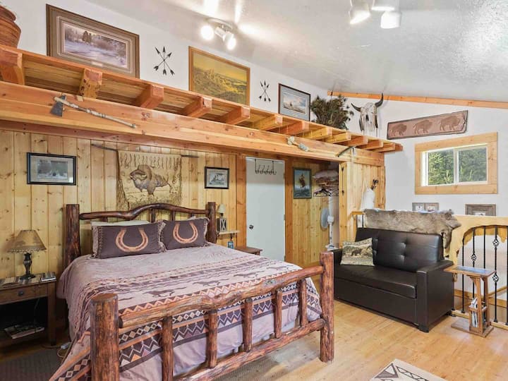 Hungryhorse Hideout Bungalow - Glacier National Park