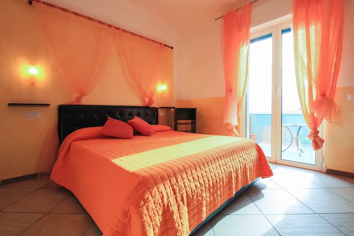 Apartment For 4 People With Montain And See Viev - Albenga