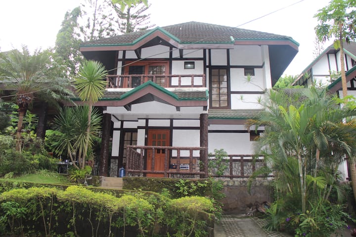 Miguel's House In Canyon Woods - Lemery