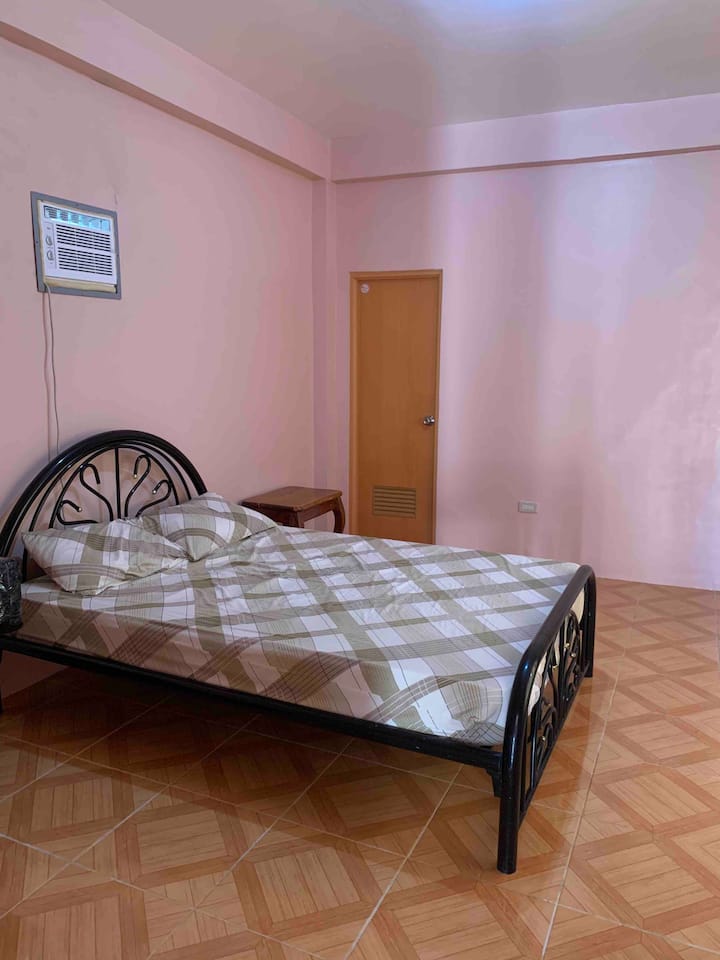 Lovely 1-bedroom Unit W/ Free Parking On Premises - Tabaco City