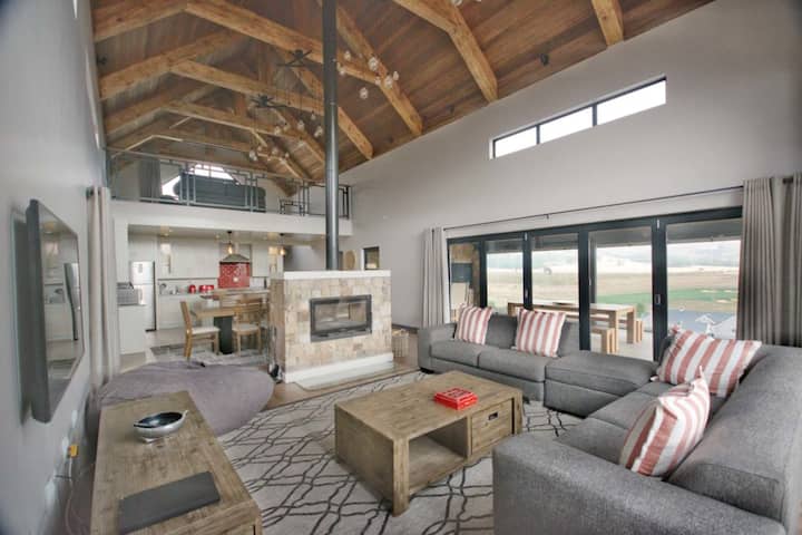 Greyroof Lodge - 1187 @ Highland Gate Estate - Dullstroom