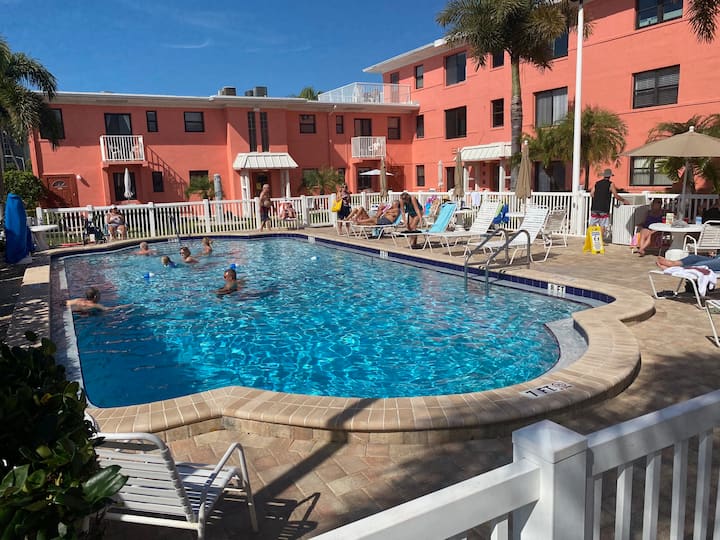 St Pete Upham Beach Gulf Winds Resort Studio Pool - St. Pete Beach, FL