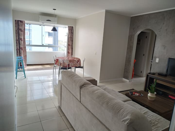 Apto Espaçoso 3 Quartos E 2 Banheiros - Floripa - Florianópolis