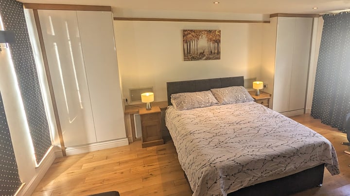 Double Bedroom In Stamford With Own Entrance - Stamford