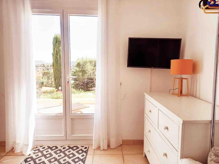 Bel Appartement De Type 2, Vue Mer - Cassis