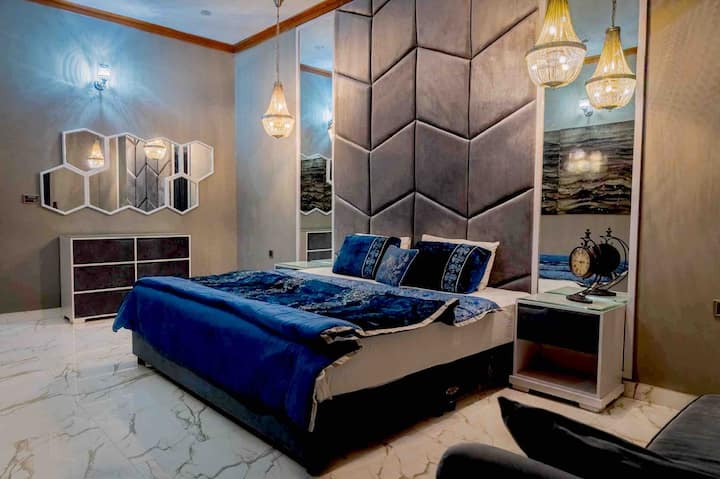 Royal Ff By La Casa – Luxury Stay+ 24/7 Security - Karachi