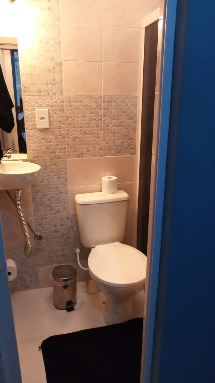 Quarto Privativo Com Ar Em Ipanema A 50m Da Praia. - Rio de Janeiro