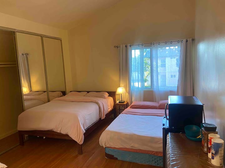 羅蘭崗獨立屋二樓大主臥 Master Suite Private Bath Fridge A/c - La Puente, CA