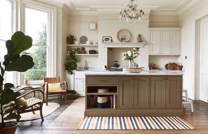 4/5 Bedroom Elegant Detached Family Home. - Bath